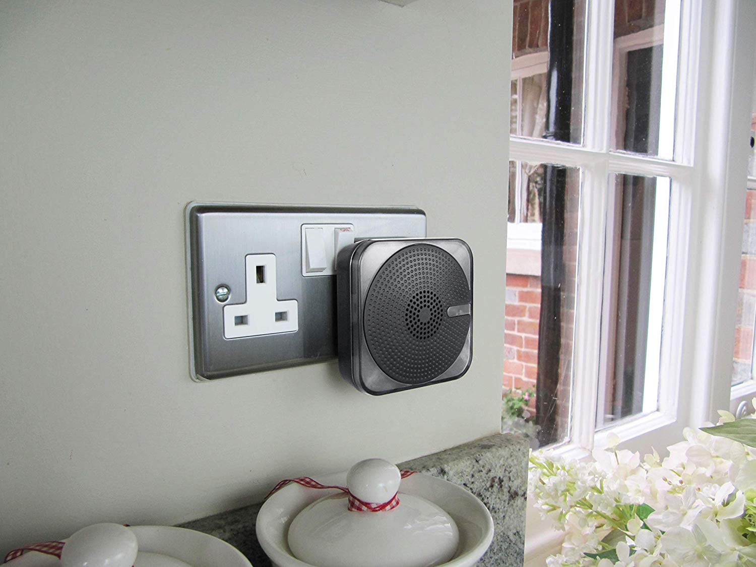 UNI-COM Kinetic Wireless Triple Plug-In Door Chime kit